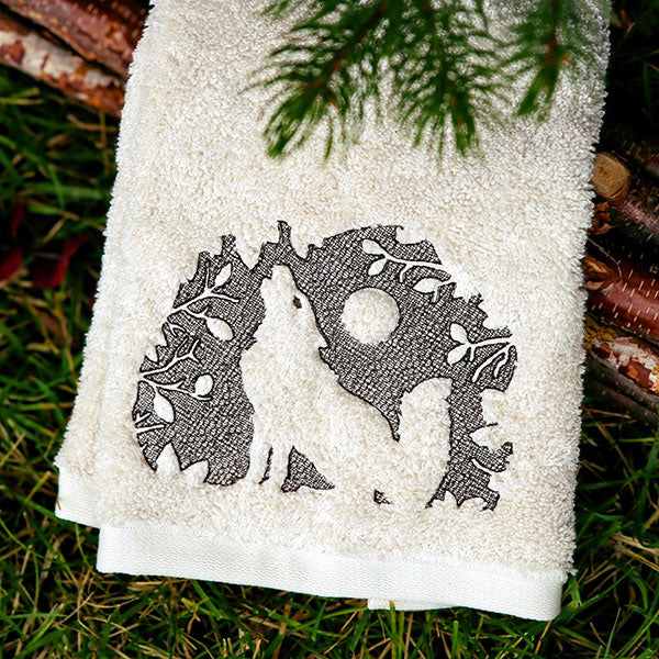 Howling Wolf (Embossed) – Embroidery Library